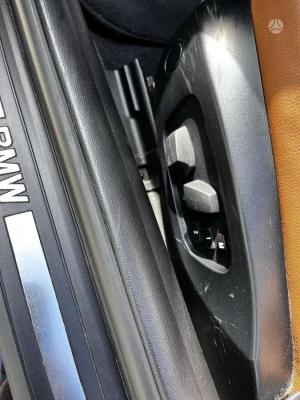 Black BMW 320 2010 in Kaunas, with an engine capacity of 2.00 L and mileage of 261 thousand km for 8200 €, photo 21 on AUTOMOTO.COM.LV