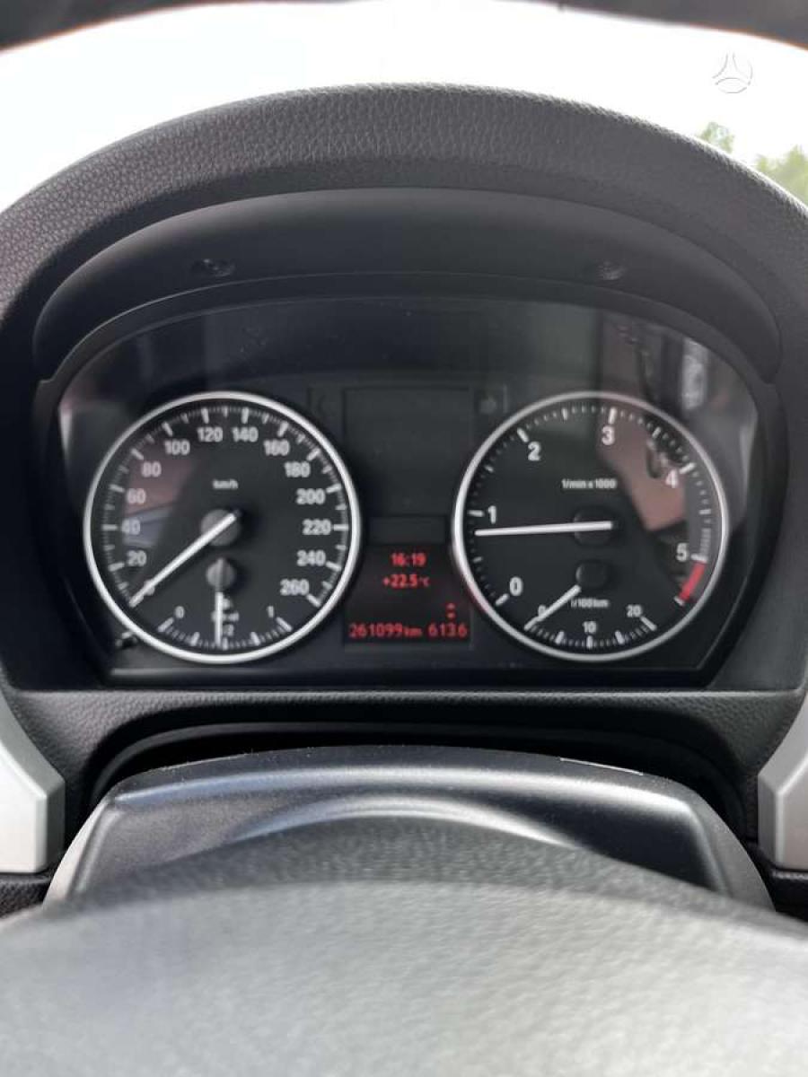 Black BMW 320 2010 in Kaunas, with an engine capacity of 2.00 L and mileage of 261 thousand km for 8200 €, photo 26 on AUTOMOTO.COM.LV