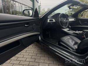 Black BMW 320 2011 in Tukums, with an engine capacity of 2.00 L and mileage of 261 thousand km for 8999 €, photo 8 on AUTOMOTO.COM.LV
