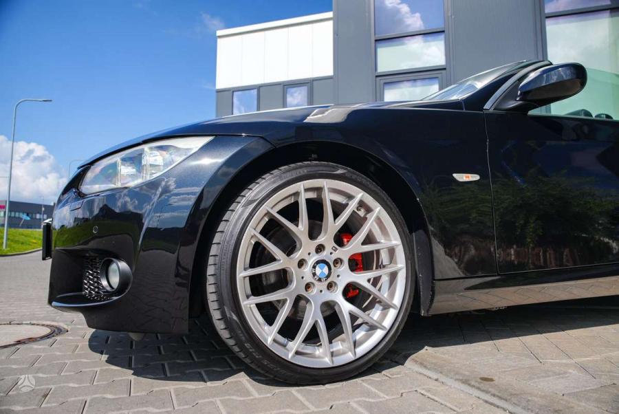 Black BMW 320 2011 in Kaunas, with an engine capacity of 2.00 L and mileage of 271 thousand km for 9250 €, photo 7 on AUTOMOTO.COM.LV