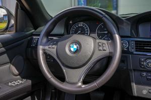 Black BMW 320 2011 in Kaunas, with an engine capacity of 2.00 L and mileage of 271 thousand km for 9250 €, photo 18 on AUTOMOTO.COM.LV