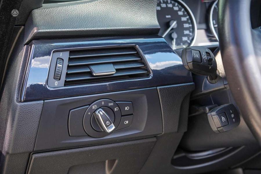 Black BMW 320 2011 in Kaunas, with an engine capacity of 2.00 L and mileage of 271 thousand km for 9250 €, photo 30 on AUTOMOTO.COM.LV