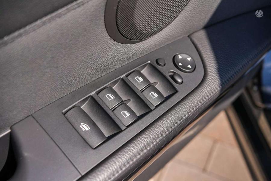Black BMW 320 2011 in Kaunas, with an engine capacity of 2.00 L and mileage of 271 thousand km for 9250 €, photo 31 on AUTOMOTO.COM.LV