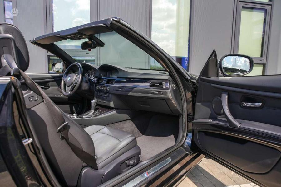 Black BMW 320 2011 in Kaunas, with an engine capacity of 2.00 L and mileage of 271 thousand km for 9250 €, photo 33 on AUTOMOTO.COM.LV