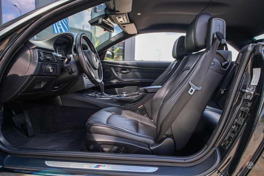 Black BMW 320 2011 in Kaunas, with an engine capacity of 2.00 L and mileage of 271 thousand km for 9250 €, photo 38 on AUTOMOTO.COM.LV