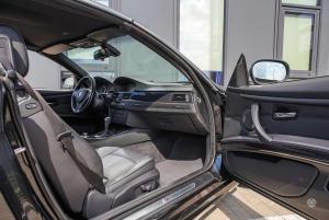 Black BMW 320 2011 in Kaunas, with an engine capacity of 2.00 L and mileage of 271 thousand km for 9250 €, photo 39 on AUTOMOTO.COM.LV