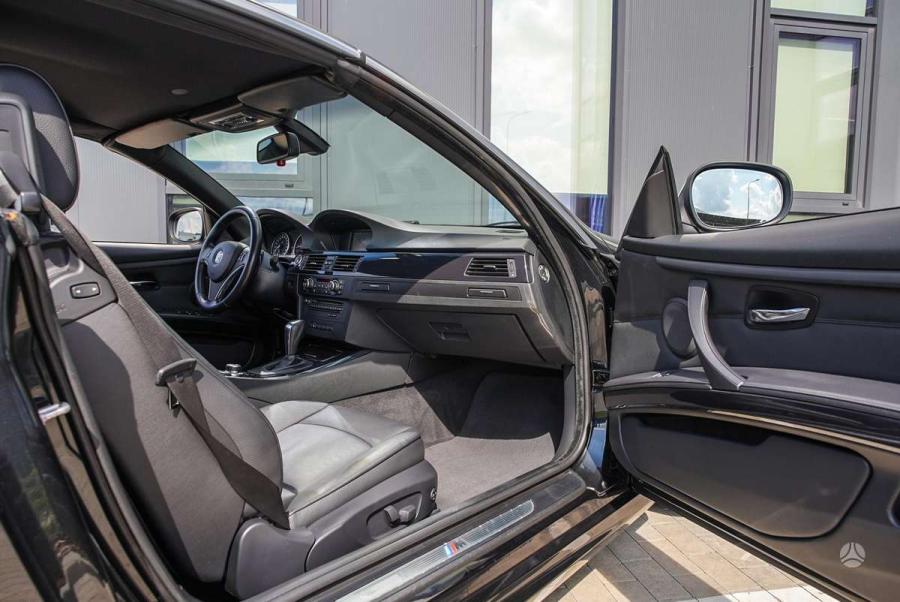 Black BMW 320 2011 in Kaunas, with an engine capacity of 2.00 L and mileage of 271 thousand km for 9250 €, photo 39 on AUTOMOTO.COM.LV