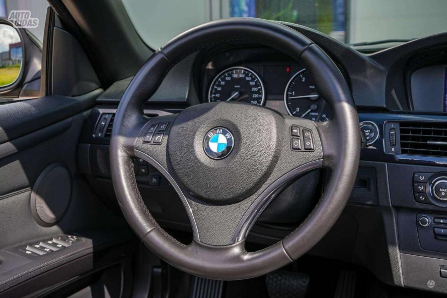 Melns BMW 320 2011 Kauņa, ar dzinēja tilpumu 2.00 L un nobraukumu 271 tūkst. km par 9250 €, foto 18 vietnē AUTOMOTO.COM.LV
