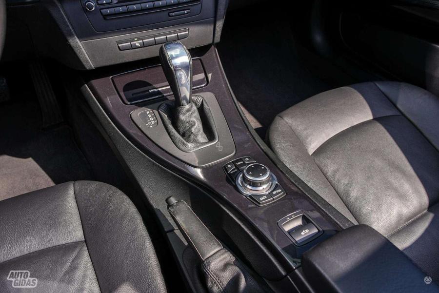 Melns BMW 320 2011 Kauņa, ar dzinēja tilpumu 2.00 L un nobraukumu 271 tūkst. km par 9250 €, foto 22 vietnē AUTOMOTO.COM.LV