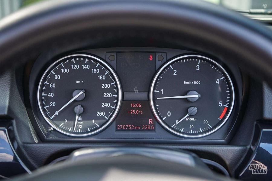 Melns BMW 320 2011 Kauņa, ar dzinēja tilpumu 2.00 L un nobraukumu 271 tūkst. km par 9250 €, foto 24 vietnē AUTOMOTO.COM.LV