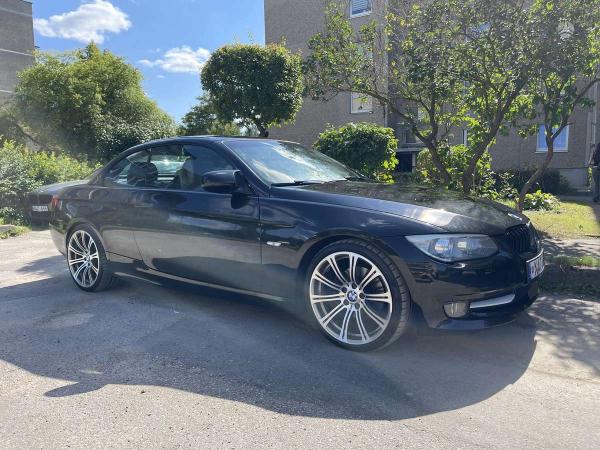 Black BMW 320 2011 in Nemencine, with an engine capacity of 2.00 L and mileage of 270 thousand km for 8700 €, photo 3 on AUTOMOTO.COM.LV