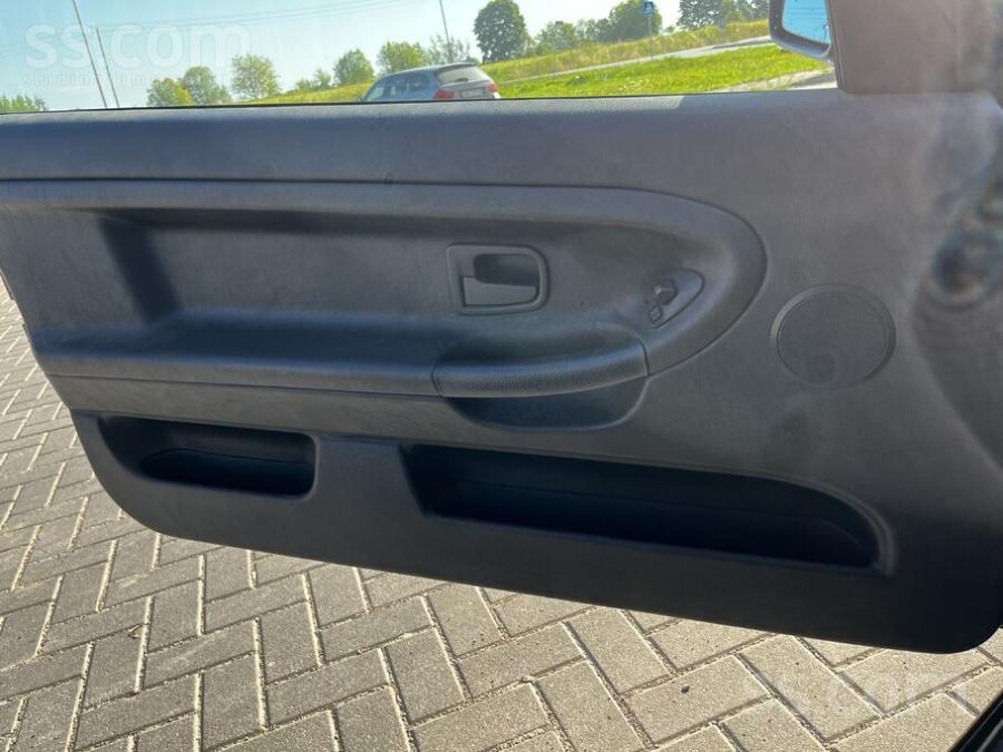 Black BMW 320 1994 in Jekabpils, with an engine capacity of 2.00 L and mileage of 268 thousand km for 6750 €, photo 9 on AUTOMOTO.COM.LV