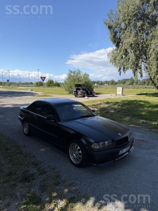 Melns BMW 320 1994 Rīga, ar dzinēja tilpumu 2.50 L un nobraukumu 0 tūkst. km par 3900 €, foto 5 vietnē AUTOMOTO.COM.LV
