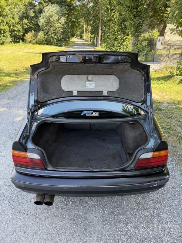 Melns BMW 320 1994 Rīga, ar dzinēja tilpumu 2.50 L un nobraukumu 0 tūkst. km par 3900 €, foto 8 vietnē AUTOMOTO.COM.LV