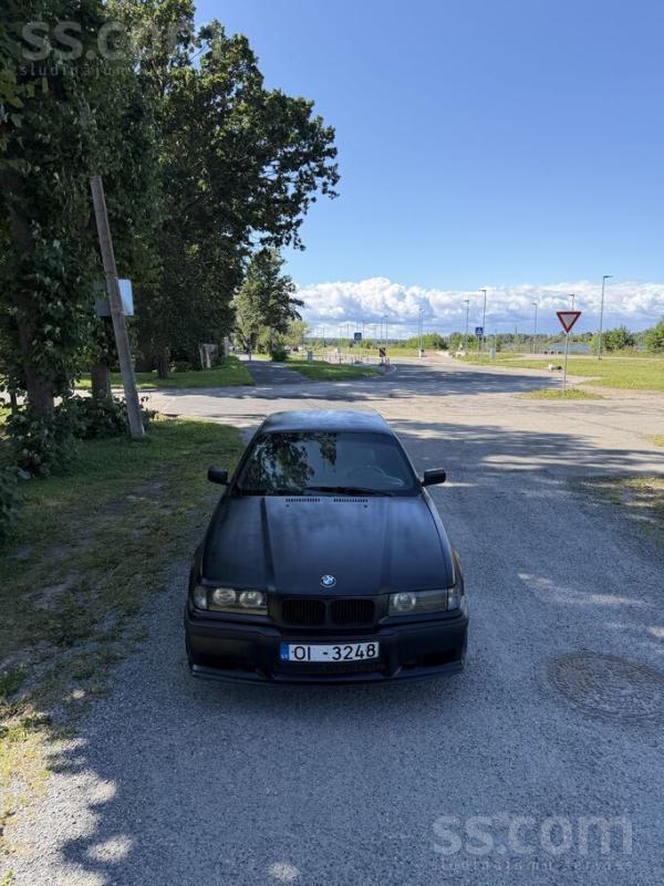 Melns BMW 320 1994 Rīga, ar dzinēja tilpumu 2.50 L un nobraukumu 0 tūkst. km par 3900 €, foto 1 vietnē AUTOMOTO.COM.LV