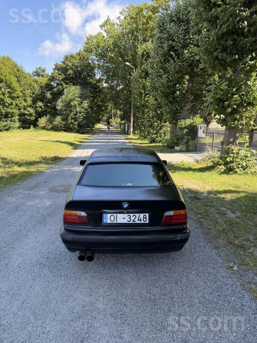 Black BMW 320 1994 in Riga, with an engine capacity of 2.50 L and mileage of 0 thousand km for 3900 €, photo 3 on AUTOMOTO.COM.LV