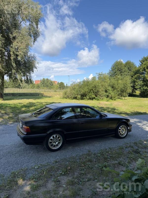 Melns BMW 320 1994 Rīga, ar dzinēja tilpumu 2.50 L un nobraukumu 0 tūkst. km par 3900 €, foto 4 vietnē AUTOMOTO.COM.LV