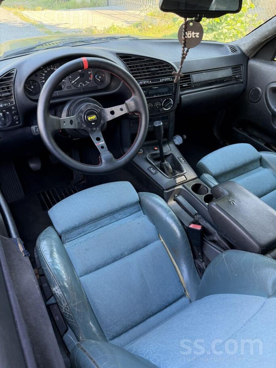 Black BMW 320 1994 in Riga, with an engine capacity of 2.50 L and mileage of 0 thousand km for 3900 €, photo 7 on AUTOMOTO.COM.LV