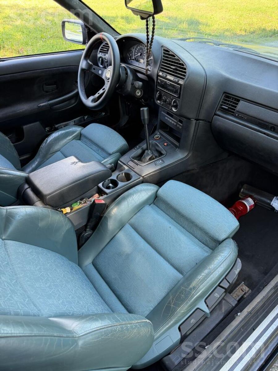 Black BMW 320 1994 in Riga, with an engine capacity of 2.50 L and mileage of 0 thousand km for 3900 €, photo 8 on AUTOMOTO.COM.LV