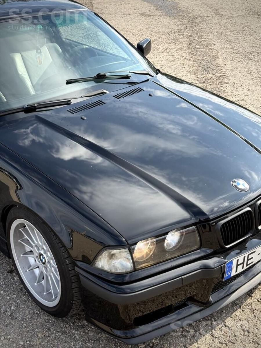 Black BMW 320 1994 in Riga, with an engine capacity of 2.80 L and mileage of 308 thousand km for 5800 €, photo 4 on AUTOMOTO.COM.LV