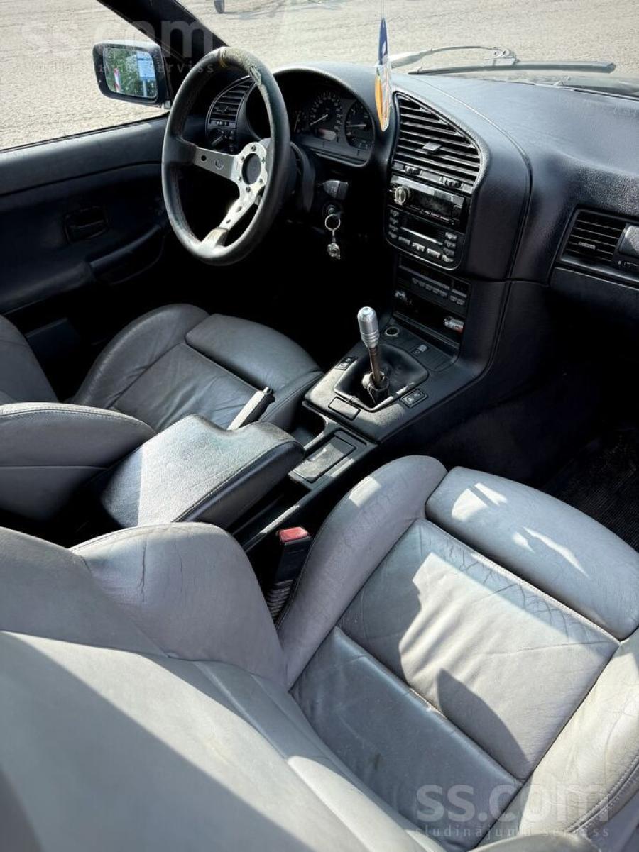 Black BMW 320 1994 in Riga, with an engine capacity of 2.80 L and mileage of 308 thousand km for 5800 €, photo 5 on AUTOMOTO.COM.LV