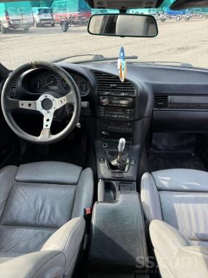 Black BMW 320 1994 in Riga, with an engine capacity of 2.80 L and mileage of 308 thousand km for 5800 €, photo 6 on AUTOMOTO.COM.LV