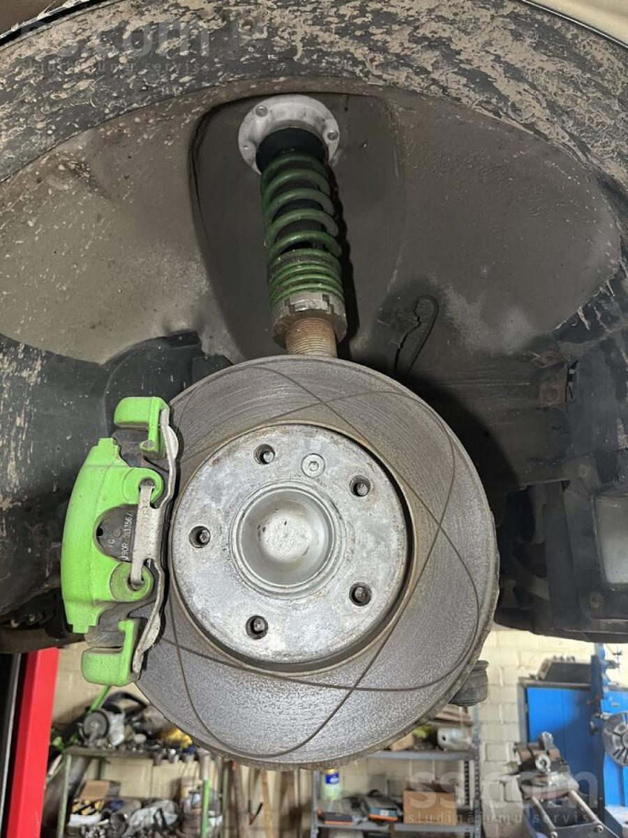 Melns BMW 320 1996 Jēkabpils, ar dzinēja tilpumu 2.00 L un nobraukumu 241 tūkst. km par 2950 €, foto 6 vietnē AUTOMOTO.COM.LV