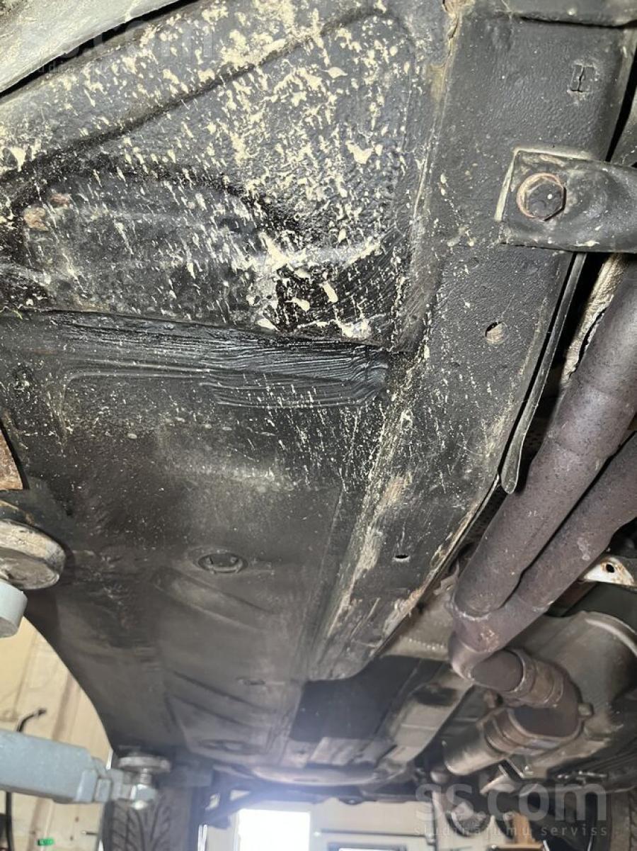 Melns BMW 320 1996 Jēkabpils, ar dzinēja tilpumu 2.00 L un nobraukumu 241 tūkst. km par 2950 €, foto 9 vietnē AUTOMOTO.COM.LV