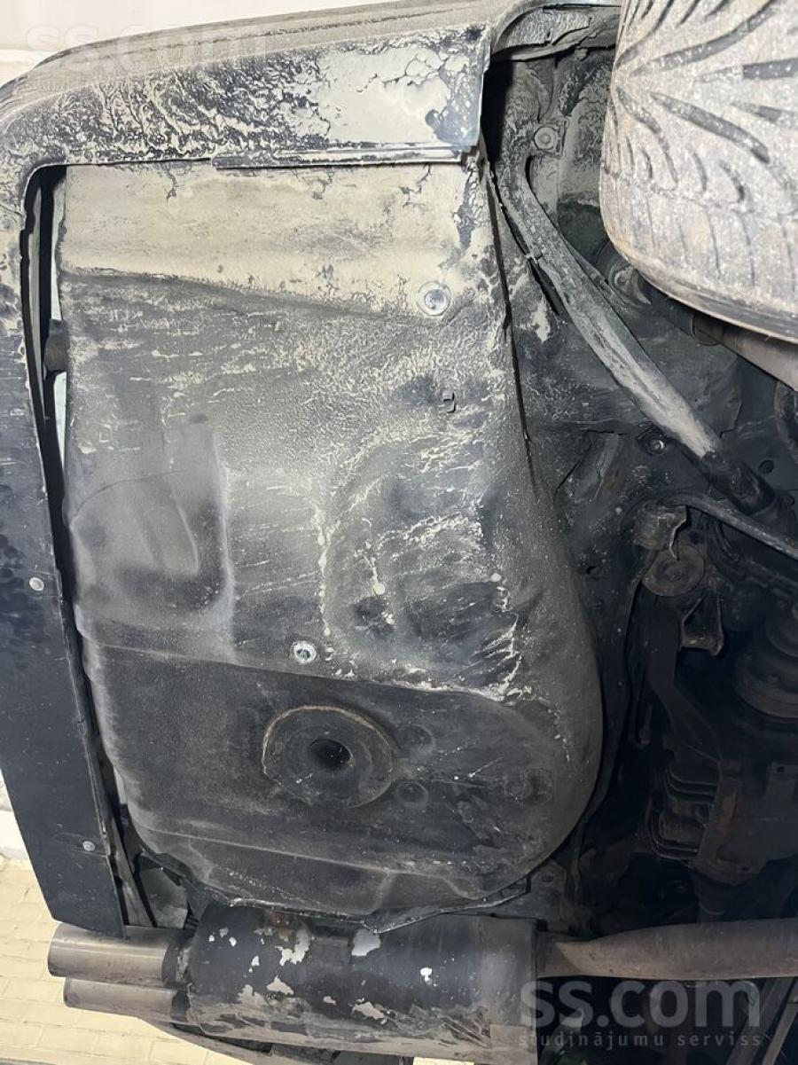 Melns BMW 320 1996 Jēkabpils, ar dzinēja tilpumu 2.00 L un nobraukumu 241 tūkst. km par 2950 €, foto 10 vietnē AUTOMOTO.COM.LV