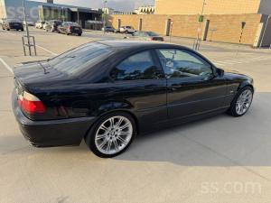 Black BMW 320 2001 in Riga, with an engine capacity of 2.20 L and mileage of 207 thousand km for 3800 €, photo 4 on AUTOMOTO.COM.LV