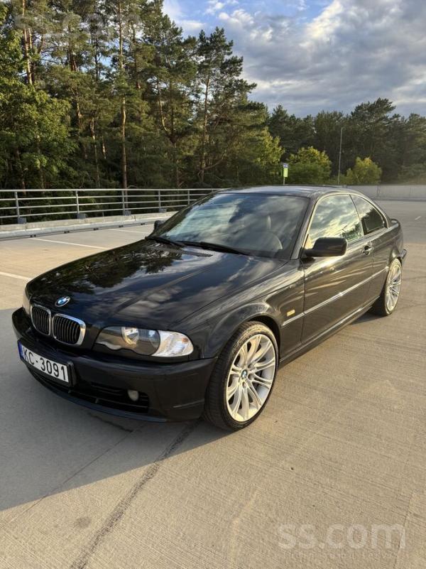 Black BMW 320 2001 in Riga, with an engine capacity of 2.20 L and mileage of 207 thousand km for 3800 €, photo 5 on AUTOMOTO.COM.LV