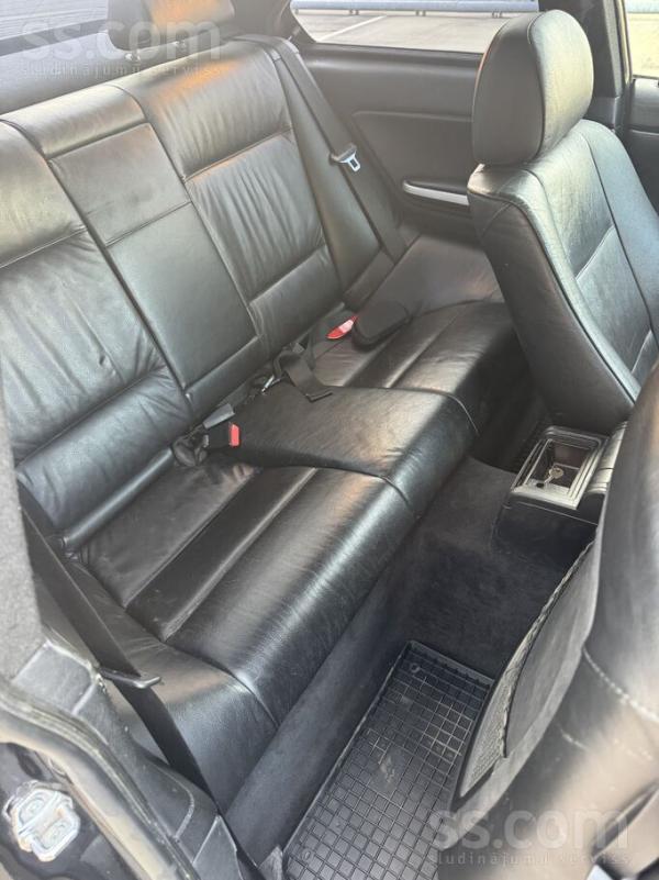 Black BMW 320 2001 in Riga, with an engine capacity of 2.20 L and mileage of 207 thousand km for 3800 €, photo 9 on AUTOMOTO.COM.LV