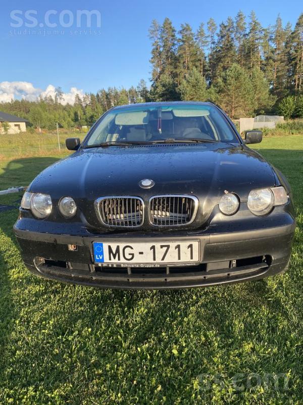 Black BMW 320 2003 in Riga, with an engine capacity of 2.00 L and mileage of 445 thousand km for 1699 €, photo 2 on AUTOMOTO.COM.LV