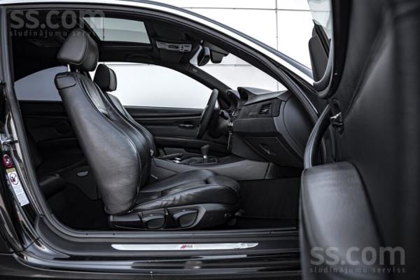Black BMW 320 2007 in Riga, with an engine capacity of 2.00 L and mileage of 353 thousand km for 7690 €, photo 11 on AUTOMOTO.COM.LV