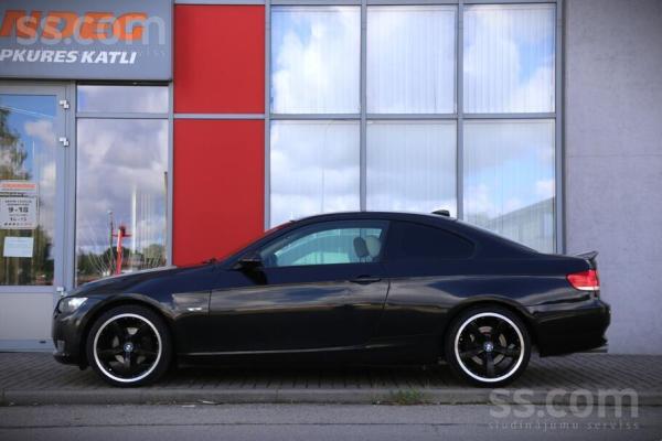 Black BMW 320 2007 in Riga, with an engine capacity of 2.00 L and mileage of 141 thousand km for 5795 €, photo 2 on AUTOMOTO.COM.LV