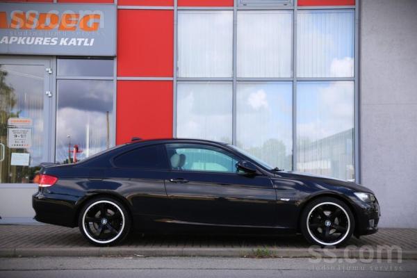 Black BMW 320 2007 in Riga, with an engine capacity of 2.00 L and mileage of 141 thousand km for 5795 €, photo 3 on AUTOMOTO.COM.LV