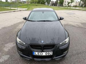 Melns BMW 320 2007 Viļņa, ar dzinēja tilpumu 2.00 L un nobraukumu 395 tūkst. km par 4700 €, foto  vietnē AUTOMOTO.COM.LV