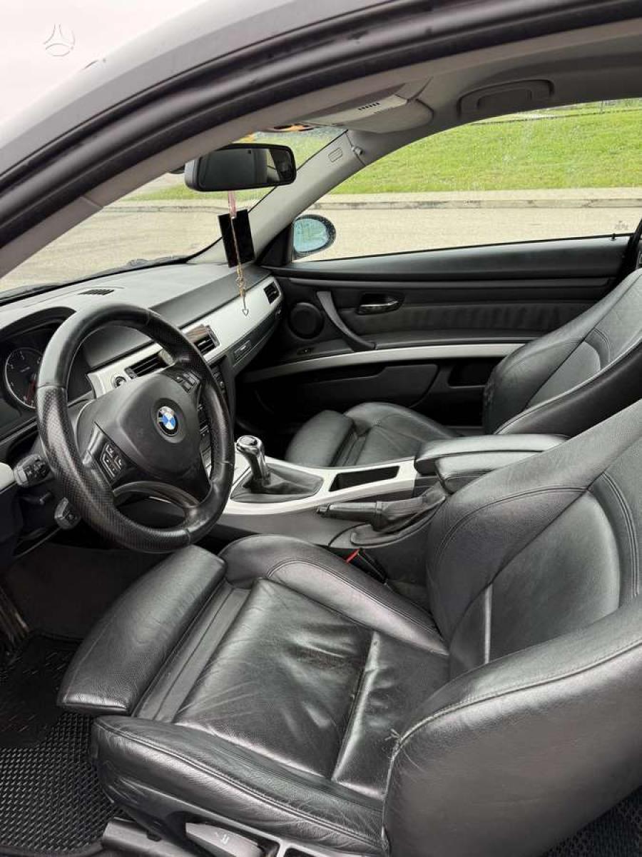 Melns BMW 320 2007 Viļņa, ar dzinēja tilpumu 2.00 L un nobraukumu 395 tūkst. km par 4700 €, foto 6 vietnē AUTOMOTO.COM.LV