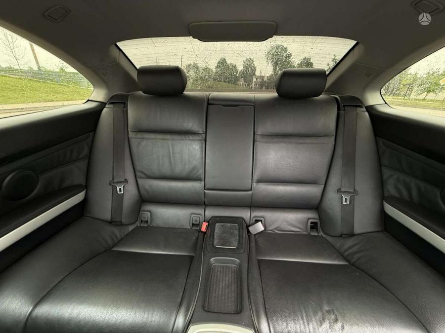 Melns BMW 320 2007 Viļņa, ar dzinēja tilpumu 2.00 L un nobraukumu 395 tūkst. km par 4700 €, foto 12 vietnē AUTOMOTO.COM.LV