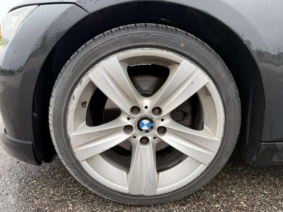 Melns BMW 320 2007 Viļņa, ar dzinēja tilpumu 2.00 L un nobraukumu 395 tūkst. km par 4700 €, foto 15 vietnē AUTOMOTO.COM.LV