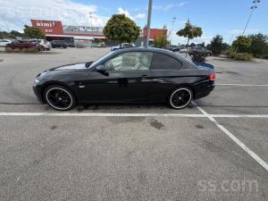 Black BMW 320 2007 in Ogre, with an engine capacity of 2.00 L and mileage of 142 thousand km for 4995 €, photo 1 on AUTOMOTO.COM.LV