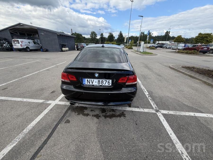 Black BMW 320 2007 in Ogre, with an engine capacity of 2.00 L and mileage of 142 thousand km for 4995 €, photo 5 on AUTOMOTO.COM.LV