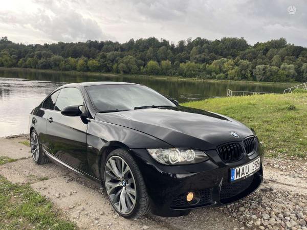Melns BMW 320 2007 Kauņa, ar dzinēja tilpumu 2.00 L un nobraukumu 370 tūkst. km par 5850 €, foto 1 vietnē AUTOMOTO.COM.LV
