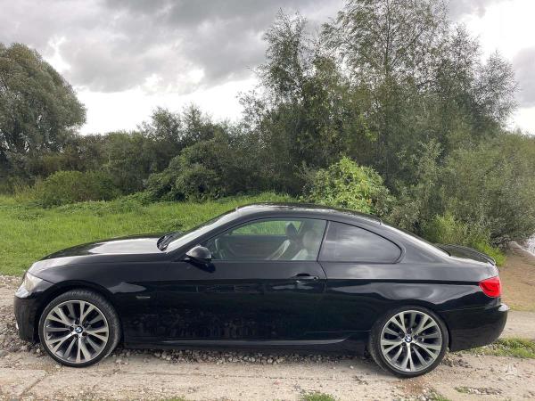 Melns BMW 320 2007 Kauņa, ar dzinēja tilpumu 2.00 L un nobraukumu 370 tūkst. km par 5850 €, foto 4 vietnē AUTOMOTO.COM.LV