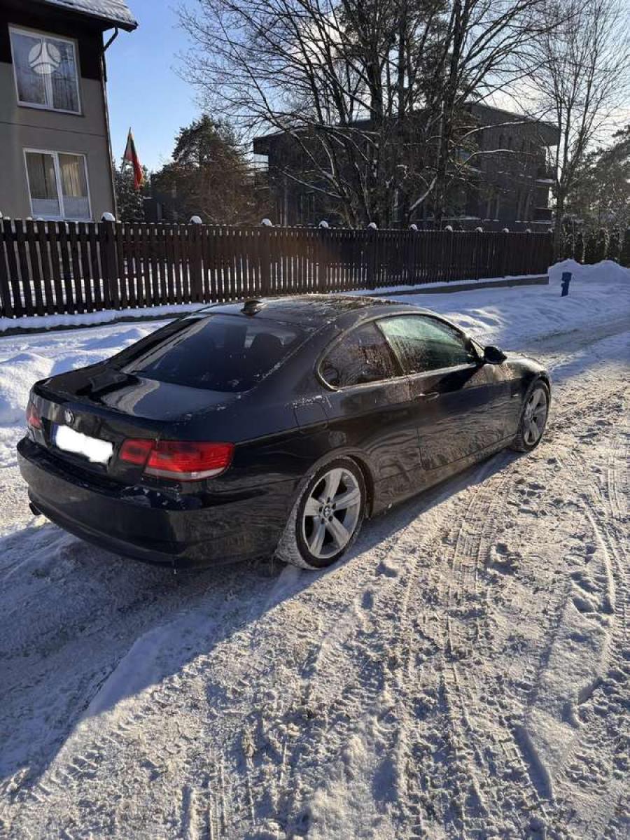 Black BMW 320 2008 in Vilnius, with an engine capacity of 2.00 L and mileage of 259 thousand km for 5650 €, photo 7 on AUTOMOTO.COM.LV