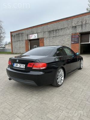 Melns BMW 320 2008 Valmiera, ar dzinēja tilpumu 2.00 L un nobraukumu 301 tūkst. km par 6500 €, foto 5 vietnē AUTOMOTO.COM.LV