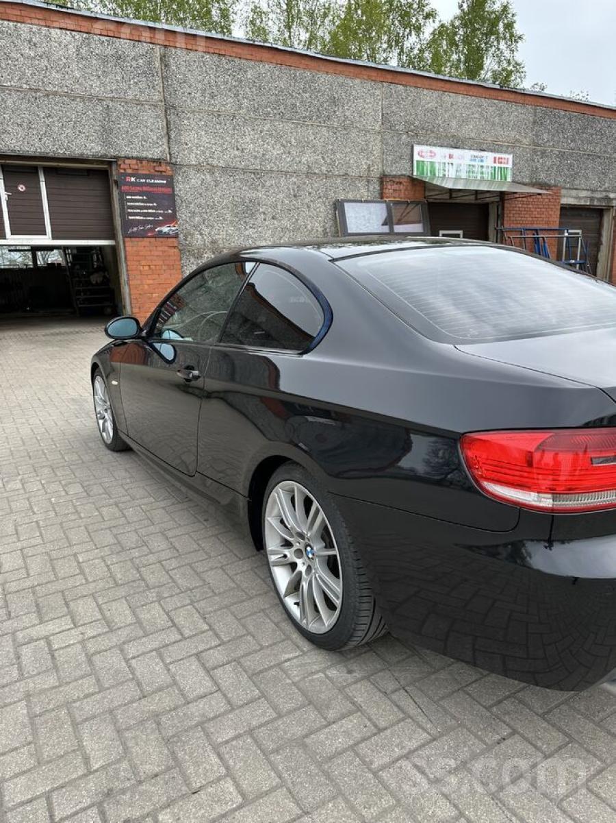 Melns BMW 320 2008 Valmiera, ar dzinēja tilpumu 2.00 L un nobraukumu 301 tūkst. km par 6500 €, foto 6 vietnē AUTOMOTO.COM.LV