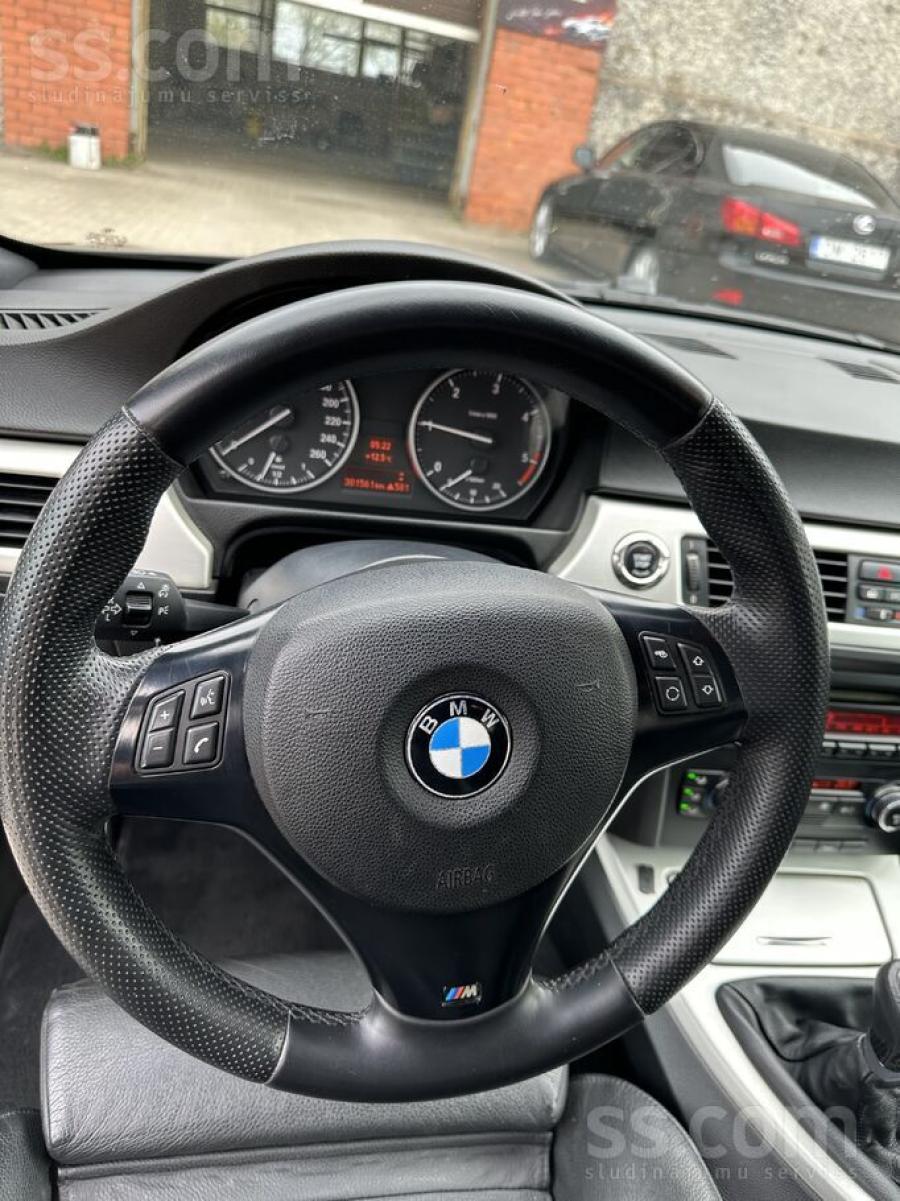 Melns BMW 320 2008 Valmiera, ar dzinēja tilpumu 2.00 L un nobraukumu 301 tūkst. km par 6500 €, foto 10 vietnē AUTOMOTO.COM.LV