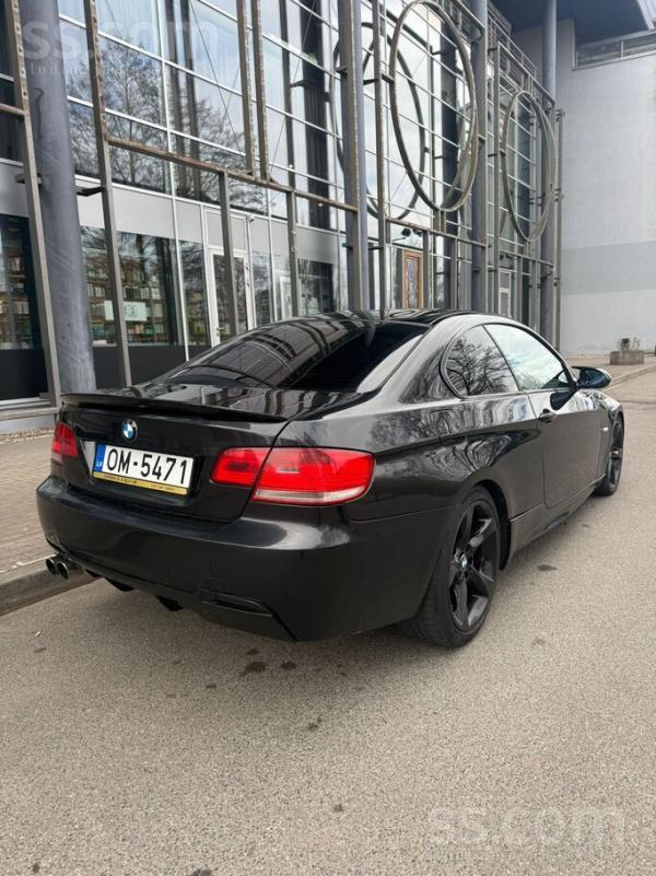 Black BMW 320 2008 in Riga, with an engine capacity of 2.00 L and mileage of 0 thousand km for 5900 €, photo 3 on AUTOMOTO.COM.LV
