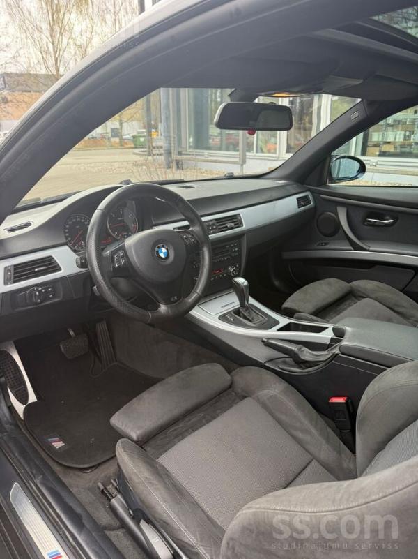 Black BMW 320 2008 in Riga, with an engine capacity of 2.00 L and mileage of 0 thousand km for 5900 €, photo 5 on AUTOMOTO.COM.LV